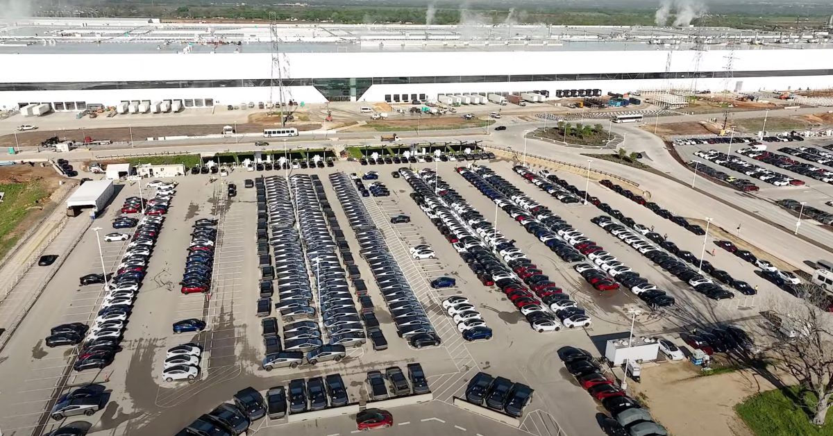 Tesla Cybertruck Production Update: Progress and Quality Issues